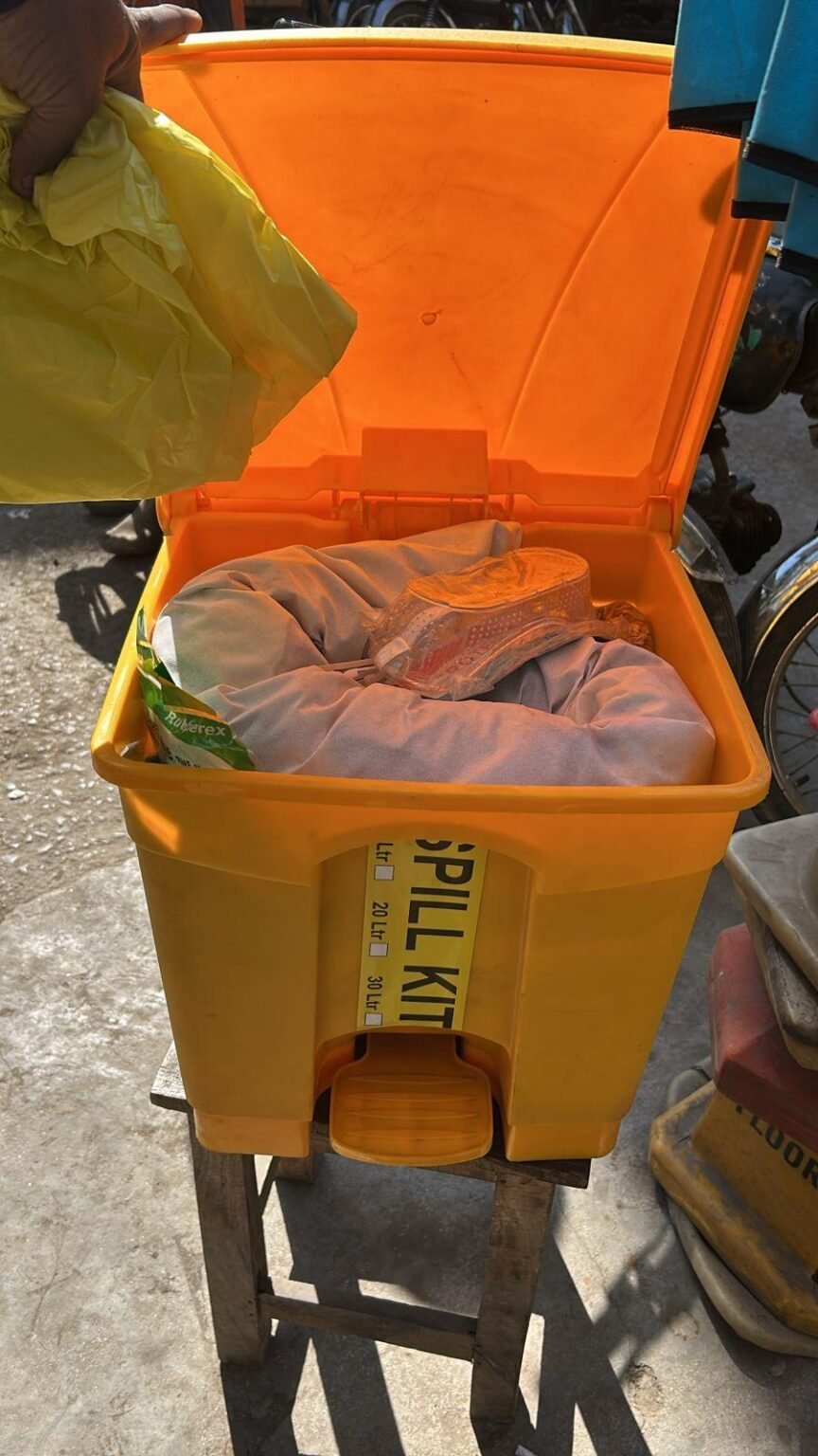 Emergency Spill Kit Sets - Silver String Pakistan